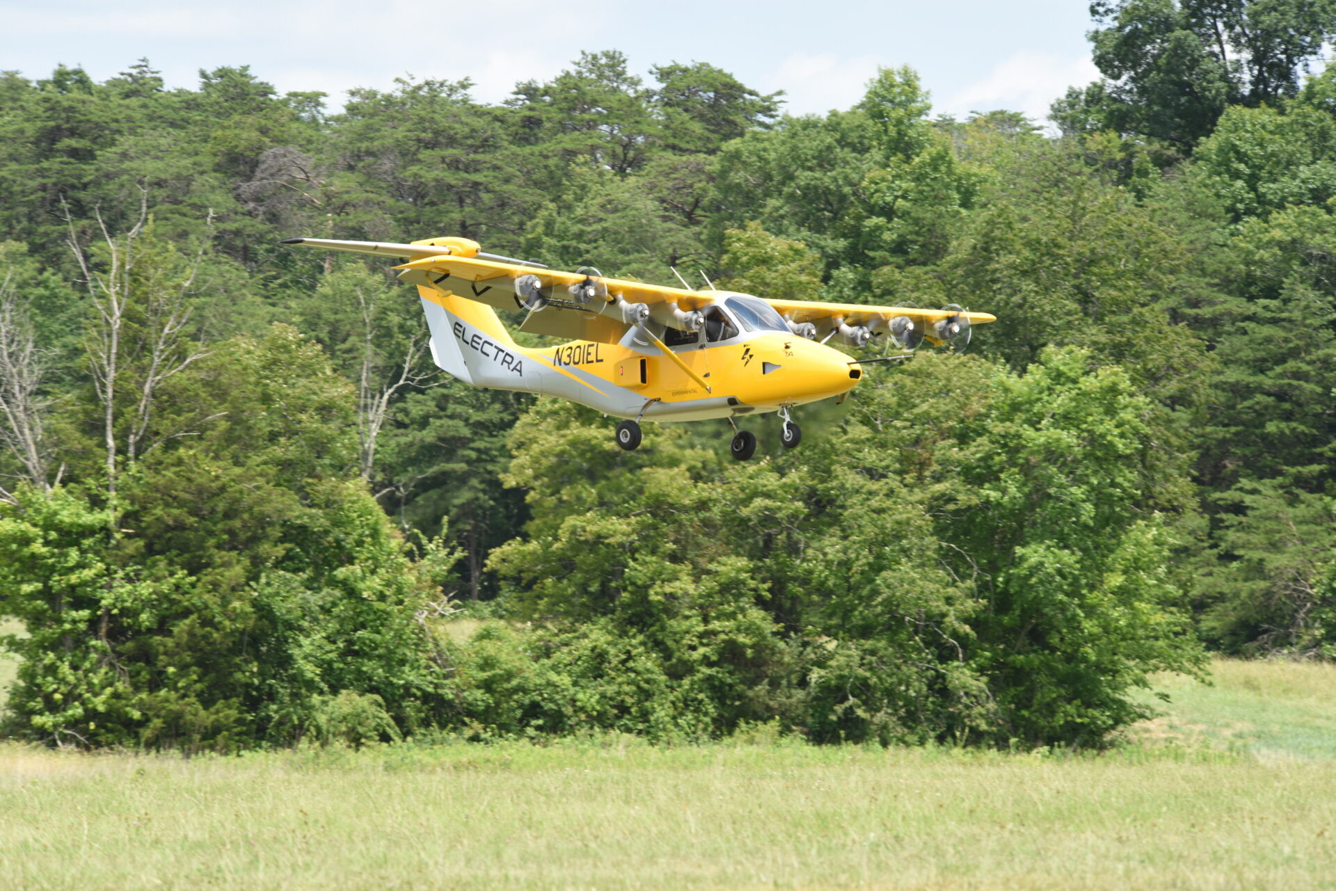 Electra’s Hybrid eSTOL Aircraft Successfully Completes First Grass ...