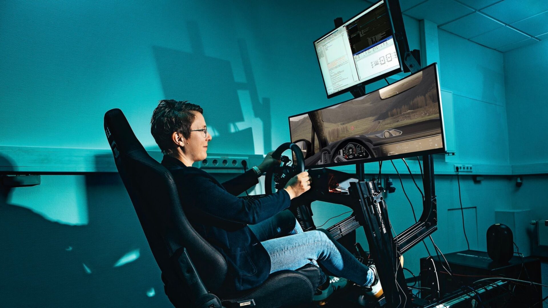 Experience Test Drives Virtually with Advanced Driving Simulators ...